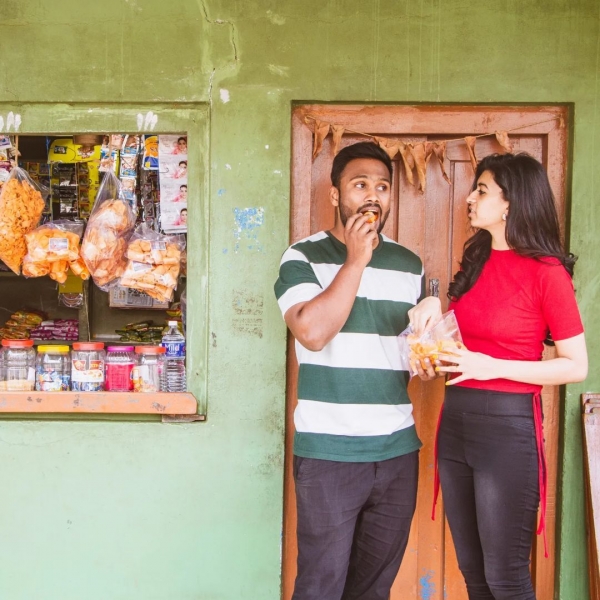 எக்கச்சக்க கவர்ச்சியில் எருமை சாணி ஹரிஜா.. ஜாக்கெட் இல்லாமல் சேலை ...