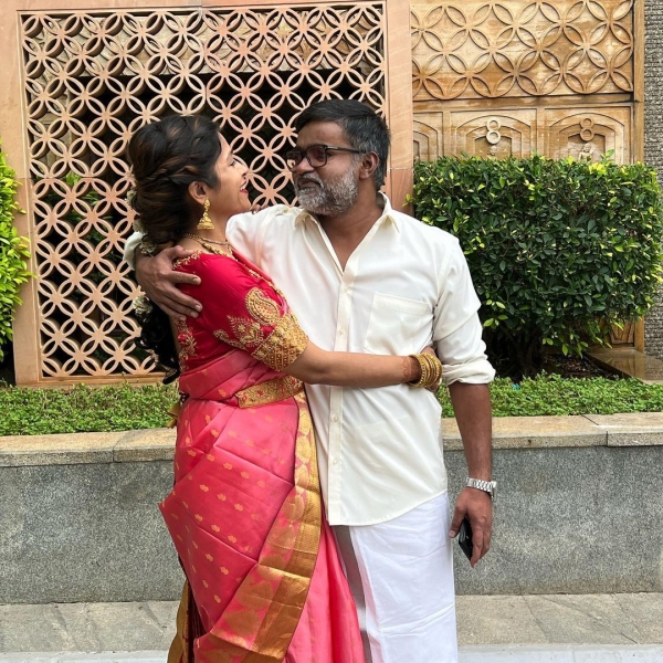 அண்ணி கழுத்தைப் பிடித்து நெறிக்கும் தனுஷ்.. கீதாஞ்சலி செல்வராகவன் ...