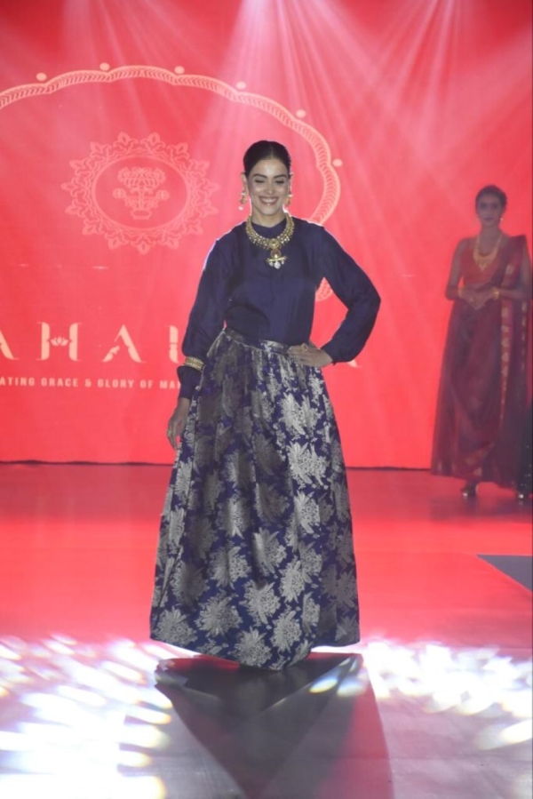 Genelia D'souza walks the ramp at Mahalaya 2022 preview collection show
