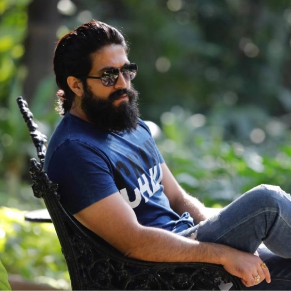 KGF Actor Yash Beard Look Trending And Viral See The Latest Yash Photo ...