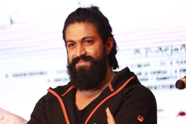 KGF Actor Yash Beard Look Trending And Viral See The Latest Yash Photo ...