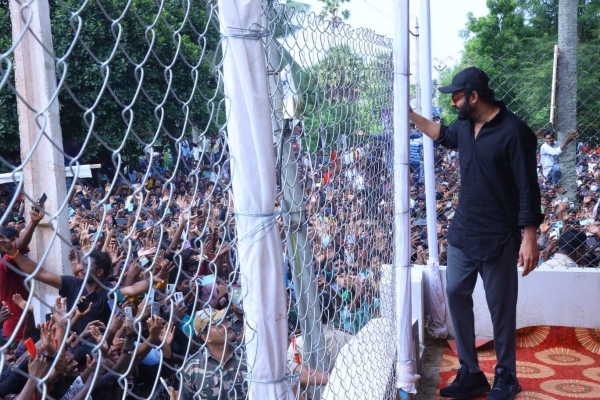 Prabhas and Krishnam Raju's Family Receive an Unprecedented welcome ...