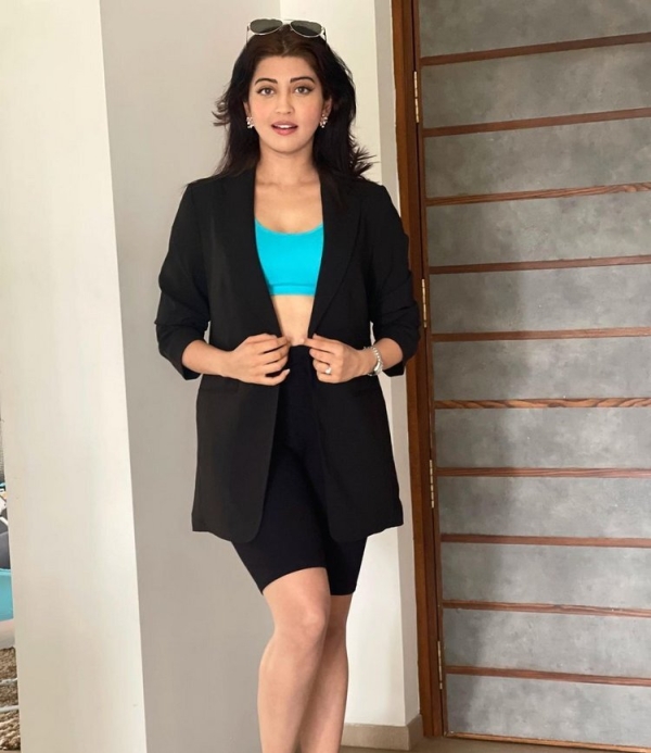 Pranitha Subhash: బీచ్‌లో హీరోయిన్ అరాచకం.. బికినీలో అందాల ప్రదర్శన ...