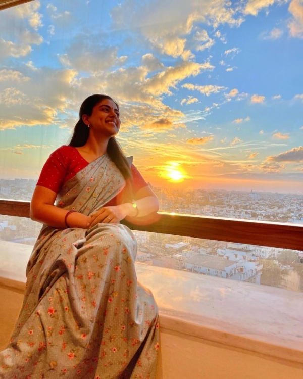 சுடிதாரில் ஜொலிக்கும் நிலவு.. சித்தி இத்னானியின் வேற லெவல் போட்டோஸ் ...