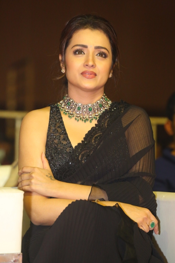 Trisha Krishnan తరగని అందంతో త్రిషా.. 40 ఏళ్ల వయసులో కూడా చెక్కుచెదరని ...