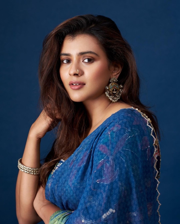 Hebah Patel: ఓ రేంజ్‌లో రెచ్చిపోయిన హెబ్బా.. అబ్బా అనిపించే ఫోజులతో ...