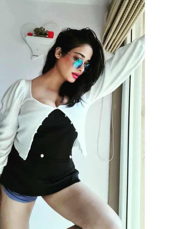 டாப் ஆங்கிளில் திணறடிக்கும் கிரண்.. எல்லாமே பக்காவா இருக்கே.. பதறும் பாய்ஸ்! | Actress Kiran top ...