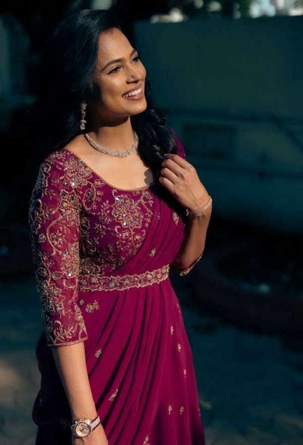 அடுத்தடுத்த கெட்டப்பால் ரசிகர்களை வசியம் செய்யும் ரம்யா பாண்டியன்.. இதோ ...