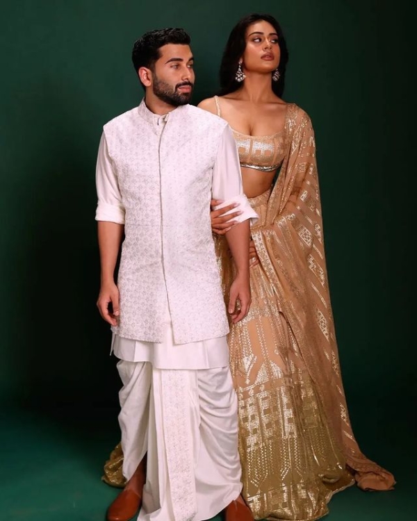 Ajay Devgn Kajols Daughter Nysa Devgan Looks Bold In Gold While