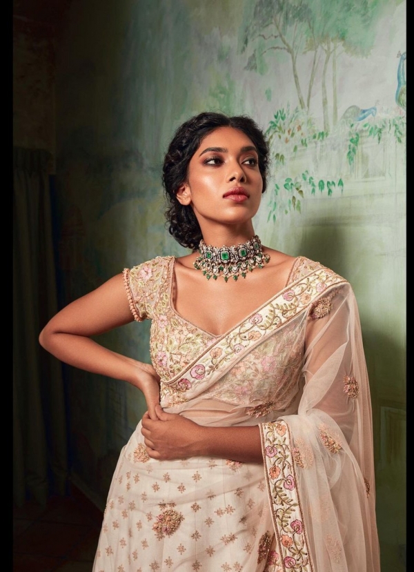 சார்பட்டா மாரியம்மாவுக்கு பிறந்தநாள்.. இணையத்தை தெறிக்கவிட்ட துஷாரா ...