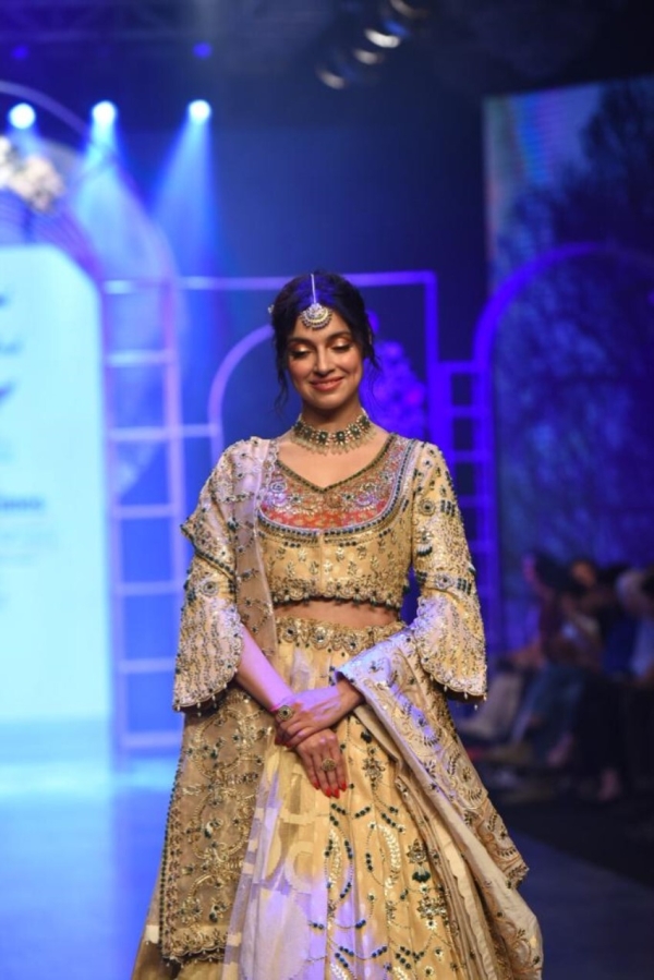 Divya Khosla Kumar Walks The Ramp At Bombay Times Fashion Week 2022