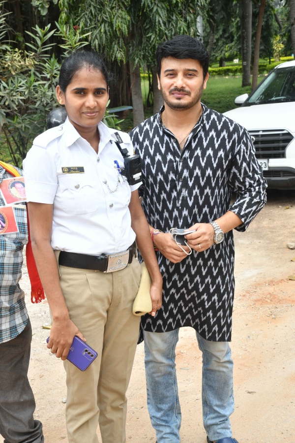 Fans and Celebs pay tribute to Puneeth Rajkumar on his First Death ...