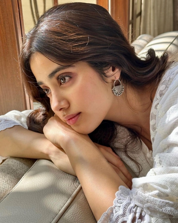 பிங்க் சிட்டியில் பிங்க் ப்யூட்டி.. மிலி பிரமோஷனில் ஜான்வி! | Janhvi kapoor in Jaipur for mili ...