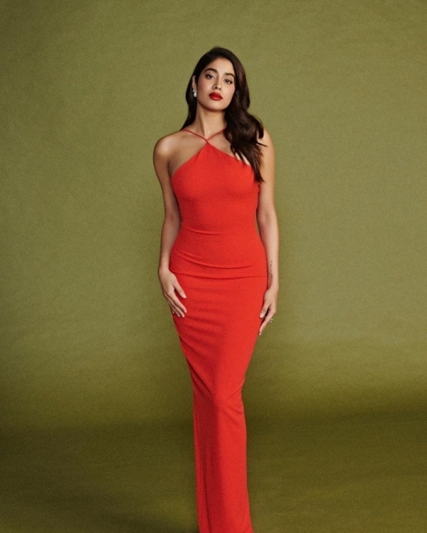 Janhvi Kapoor is a gorgeous diva in B’town!! Take a look at her hot photos
