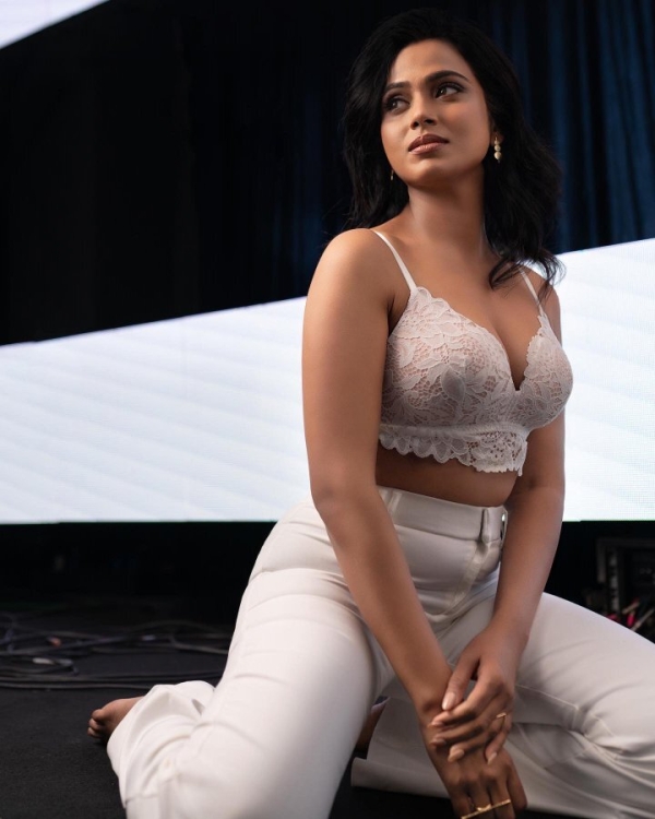 இப்படி ஏமாத்திட்டீங்களே ரம்யா பாண்டியன்.. லேட்டஸ்ட் போட்டோக்களை பார்த்து அப்செட்டான ரசிகர்கள் ...