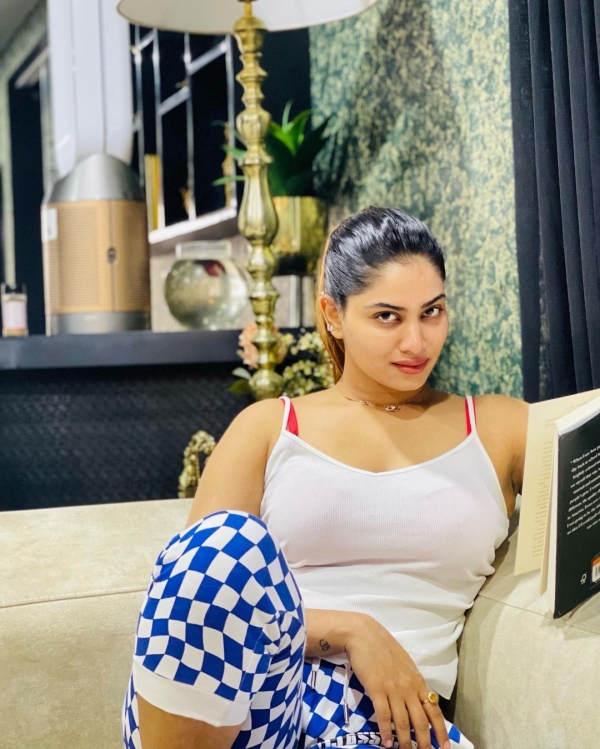 ப்பா.. ஷிவானியை இப்படி பார்த்து எவ்ளோ நாள் ஆகுது.. ஸ்டன்னான ரசிகர்கள்! | Shivani Narayanan chill ...