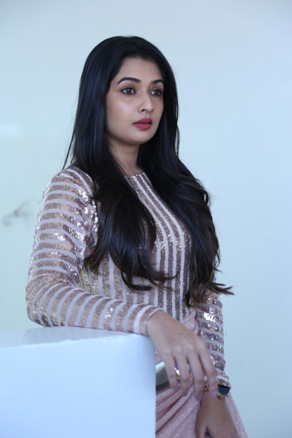 Sonal Monteiro Photos: Latest HD Images, Pictures, Stills & Pics ...