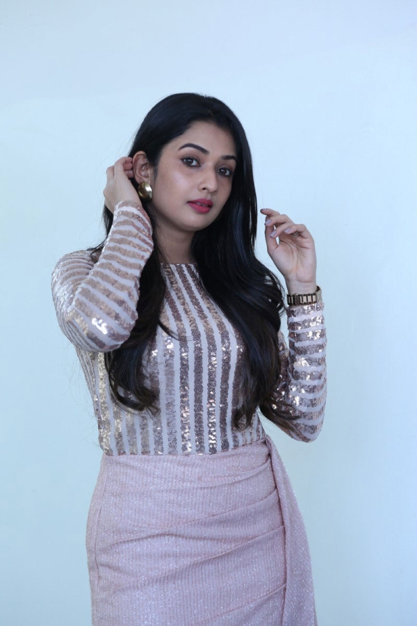 Sonal Monteiro Photos: Latest HD Images, Pictures, Stills & Pics ...