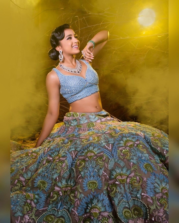 Sumbul Touqeer Photos: Latest HD Images, Pictures, Stills & Pics ...