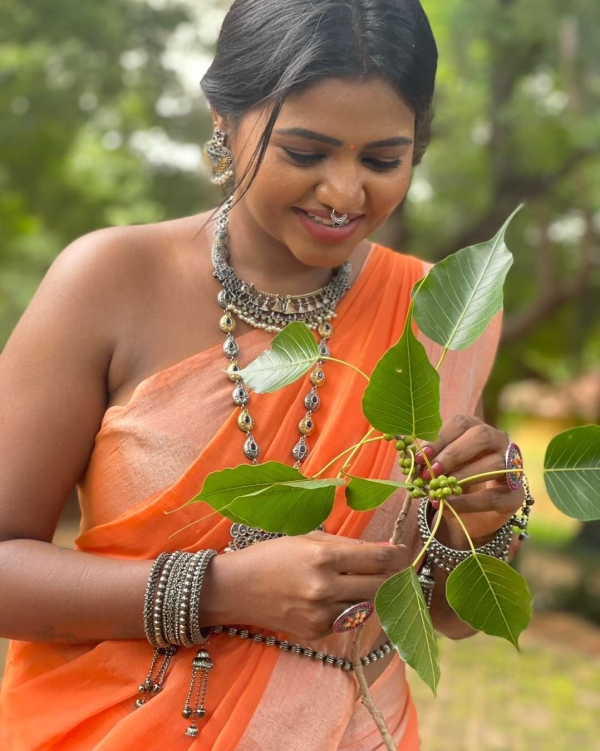 ஆளாளுக்கு இப்படி போஸ் கொடுத்த எப்படி?..திகட்ட திகட்ட குளுமை காட்டிய ...