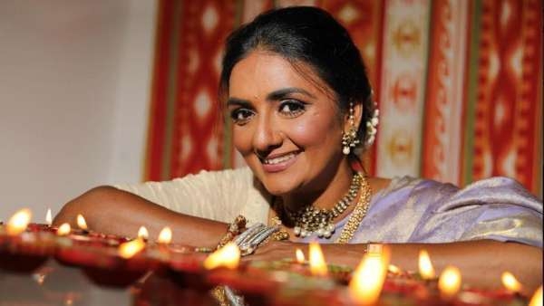 Actresses Who Lost Their Husbands At A Young Age; From Meena To Rekha ...
