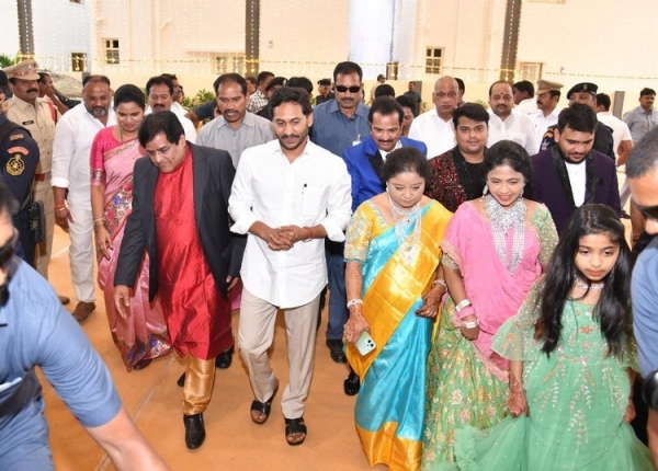 Ali Daughter Wedding Reception Photos.. ఆలీ కూతురు పెళ్లి రిసెప్షన్ ...