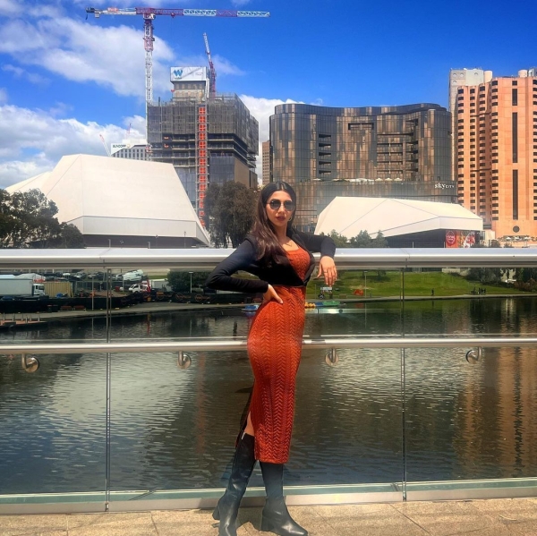 ஒரு பக்கம் கிரிக்கெட்.. ஒரு பக்கம் சினிமா.. பட்டாஸ் கிளப்பும் பாவனா ...