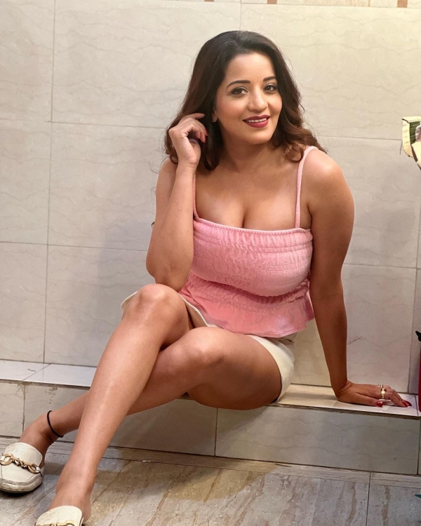 போட்டோ ஷூட்ன்னு வந்துட்டா எப்படி அம்சமா வந்து நிக்குறாங்க நம்ம அஸ்லி மோனாலிஷா | Bollywood ...