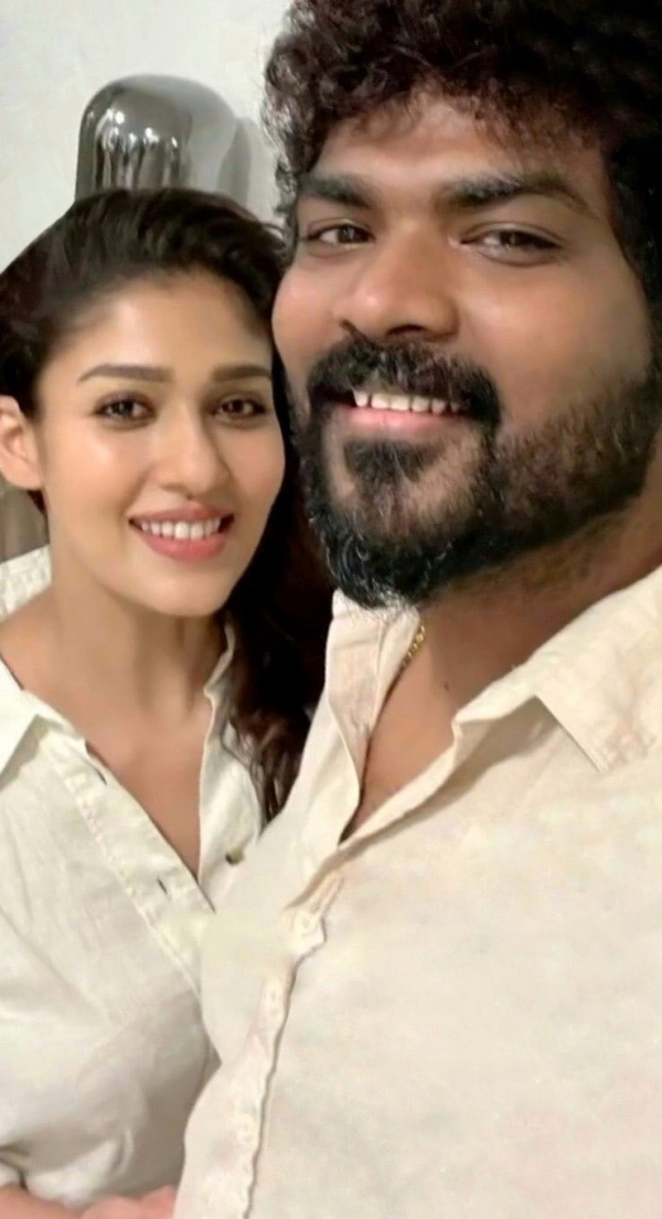 PHOTOS: லேடி சூப்பர்ஸ்டார் இஸ் பேக்.. கணவரை எப்படி கட்டிப்பிடித்து ...