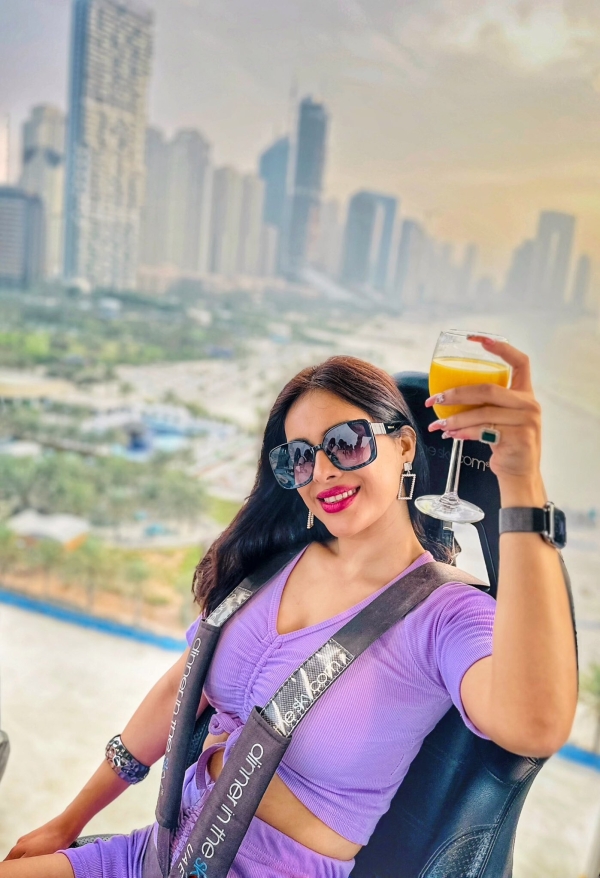 PHOTOS: ப்பா.. பீச்சில் புரண்டு எழுந்து போஸ் கொடுத்த நேஹா மாலிக் ...