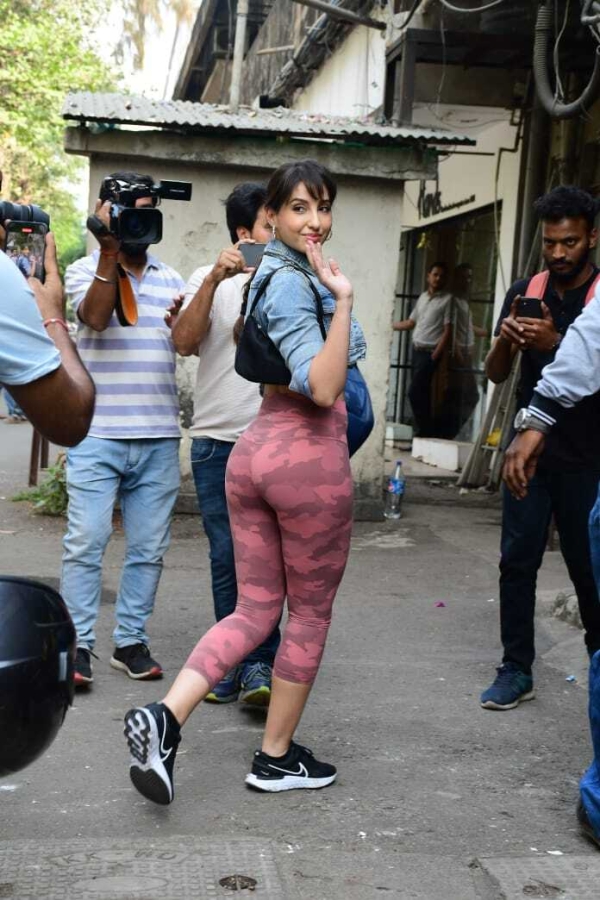 Nora Fatehi Flaunts Her Supersexy Figure In Bralette & Tight Pants