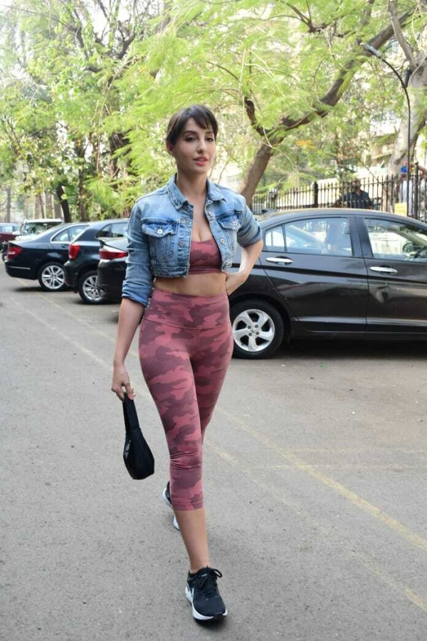 Nora Fatehi Flaunts Her Supersexy Figure In Bralette & Tight Pants