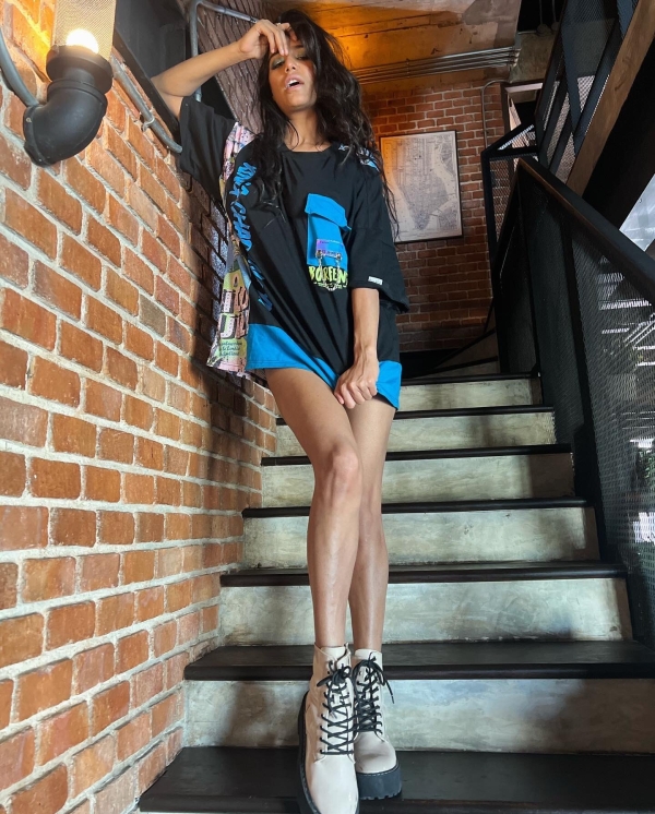 கவர்ச்சி சுனாமி..எல்லாம் தாராளம் இளைஞர்களை அலறவிட்ட பூனம் பாண்டே! | poonam pandey Stunning ...