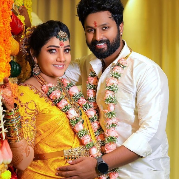 அம்மாவானார் கயல் சீரியல் நடிகை...மகிழ்ச்சியில் கணவர் போட்ட பதிவு ...