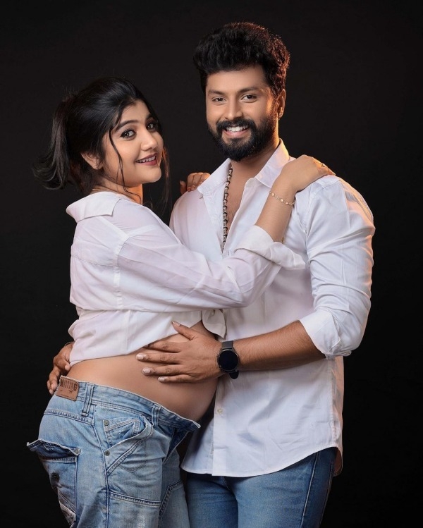 அம்மாவானார் கயல் சீரியல் நடிகை...மகிழ்ச்சியில் கணவர் போட்ட பதிவு ...