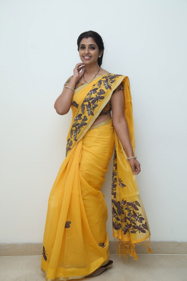 Syamala Photos: Latest HD Images, Pictures, Stills & Pics - FilmiBeat