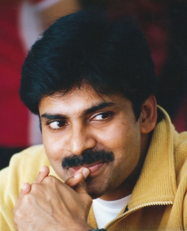 ఖుషి సినిమాతో పవన్ కళ్యాణ్ ట్రెండ్ సెట్ చేసిన స్టైల్.. ఫొటోస్ వైరల్ ...