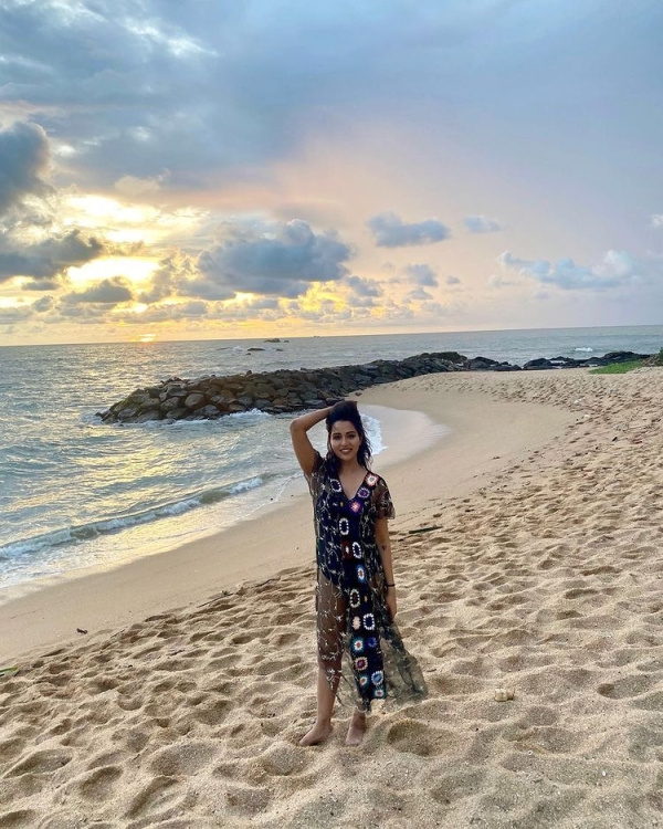 செல்ஃபி புள்ள..நடிகை ரைசாவின் க்யூட் போட்டோஸ்! | actress raiza wilson ...