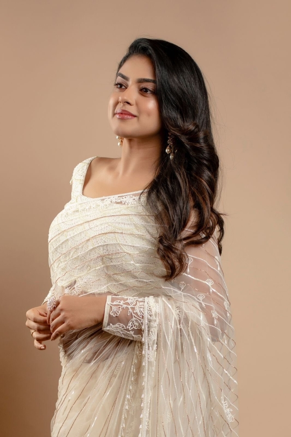 கன்னக்குழியில் ரசிகர்களுக்கு இடம் போட்டு வைத்த சித்தி இத்னானி.. கலக்கல் போட்டோஸ்! | Actress ...