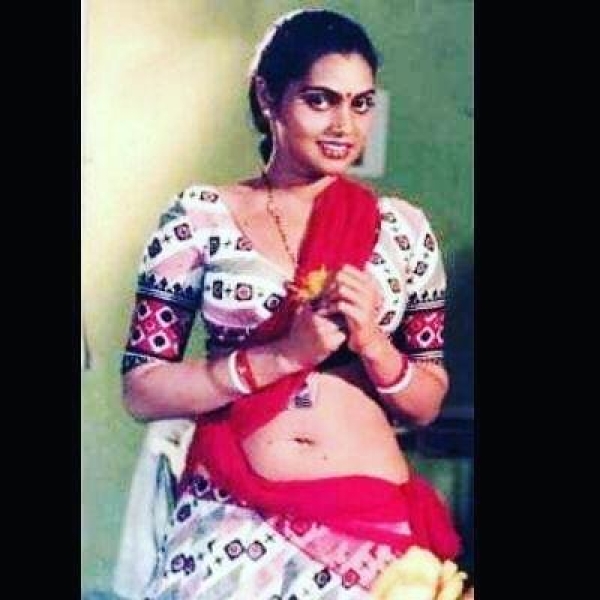 இன்றைய இளசுகளையும் விட்டுவைக்காத சில்க் ஸ்மித்தா..காந்த கண்ணழகியின் 62வது பிறந்த நாள் இன்று ...