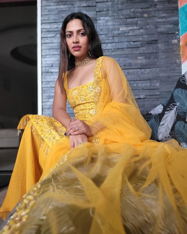 Amala Paul: యెల్లో చుడీదార్ లో అమలా పాల్.. ఎద అందాలు ఆరబోస్తూ హాట్ షో ...