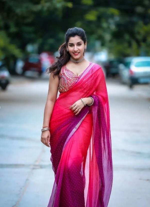 Anchor Vishnupriya: ఘాటు ఫోజులతో రెచ్చిపోయిన యాంకర్.. అబ్బో ఏం వేసినా ...