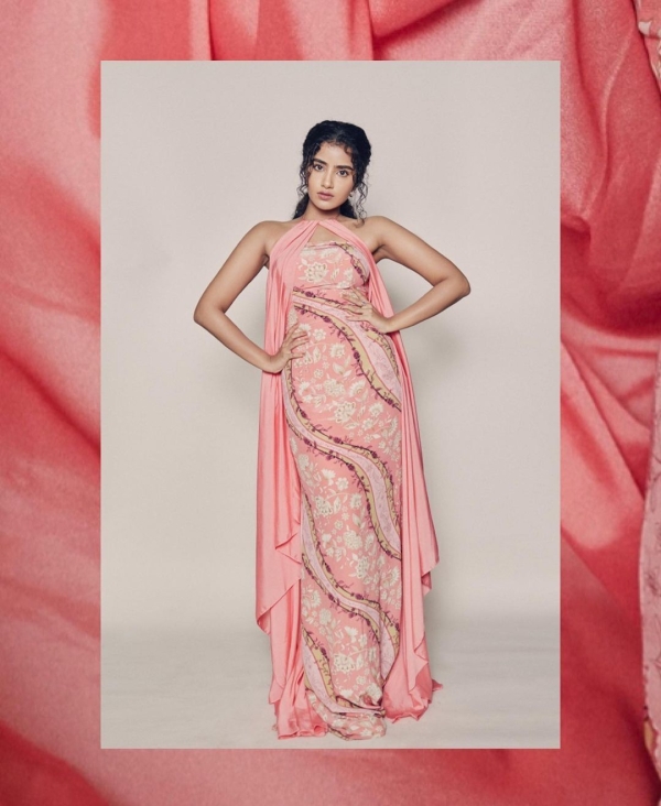 Anupama Parameswaran: 'బటర్ ఫ్లై' పోజులో అనుపమ పరమేశ్వరన్ అందాలు ...