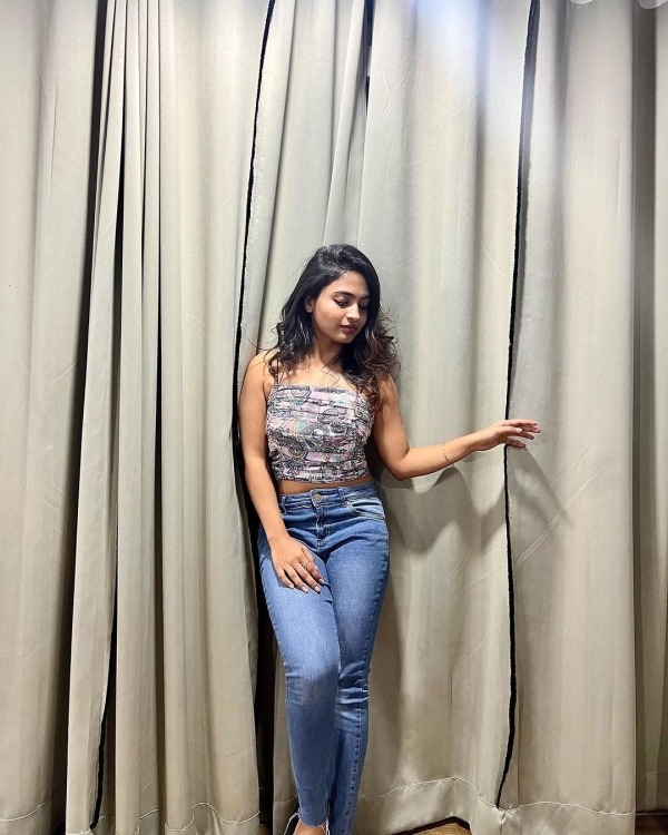 Alekhya Harika: పొట్టి దుస్తుల్లో దేత్తడి హారిక.. హాట్ గా అందాల ఆరబోత ...