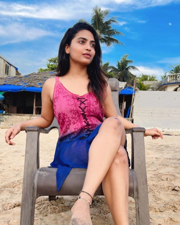 Alekhya Harika: పొట్టి దుస్తుల్లో దేత్తడి హారిక.. హాట్ గా అందాల ఆరబోత ...