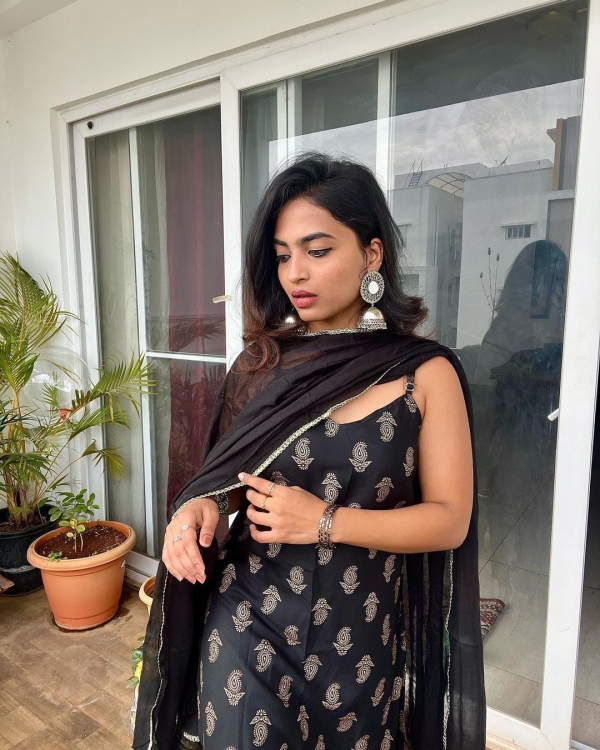 Alekhya Harika: పొట్టి దుస్తుల్లో దేత్తడి హారిక.. హాట్ గా అందాల ఆరబోత ...