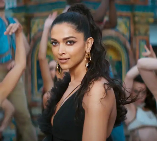 Deepika Padukone Wore 68,000 Dress For Jhoome Jo Pathaan Song; See Pics ...