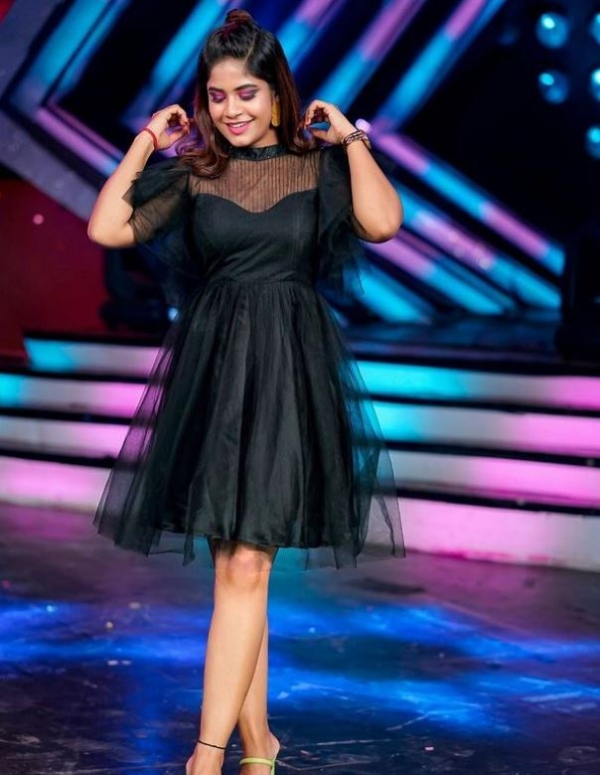 Swetha Naidu: శ్వేతా నాయుడు అందాల ఆరబోత.. అమాంతం షర్ట్ విప్పేసి మరీ ...