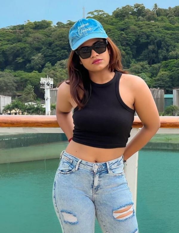 Swetha Naidu: శ్వేతా నాయుడు అందాల ఆరబోత.. అమాంతం షర్ట్ విప్పేసి మరీ ...