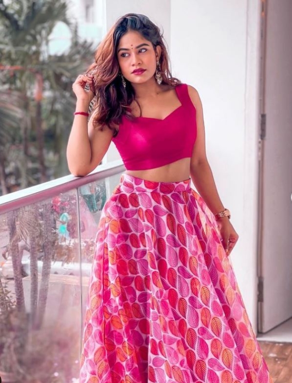 Swetha Naidu: శ్వేతా నాయుడు అందాల ఆరబోత.. అమాంతం షర్ట్ విప్పేసి మరీ ...